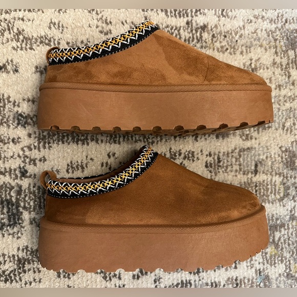 Mudd | Shoes | Mudd Stormy Platform Slipper Slides Boots Clog Brown Tan ...